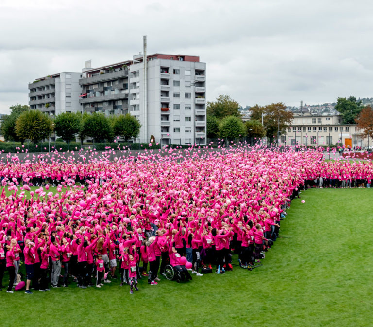 Pink-Ribbon-Walk-2018-by-Ochsner-Shoes-Schleife-formen - Sonrisa
